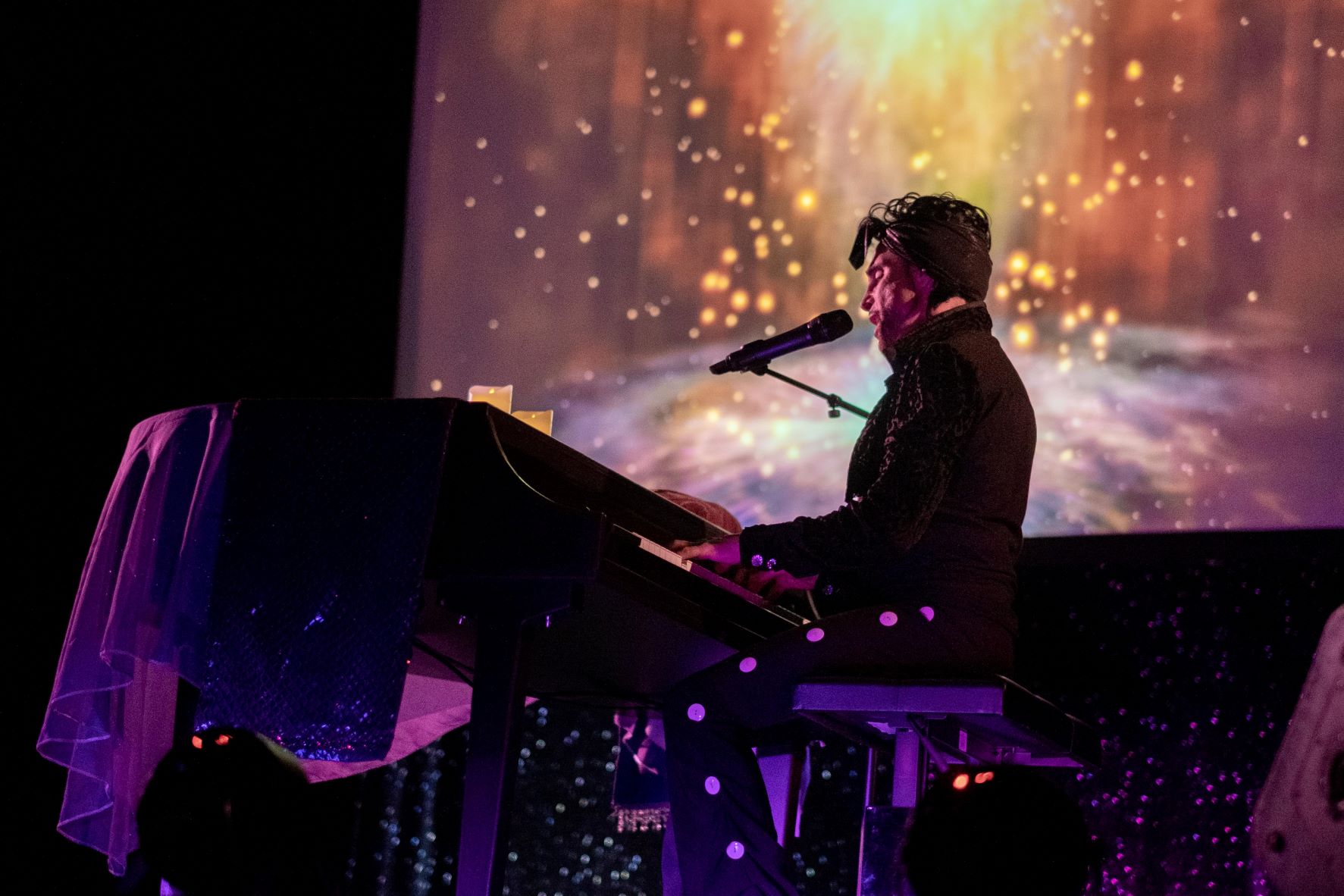 NEWS - Prince tribute artist rocks Paul Poag - 830Times