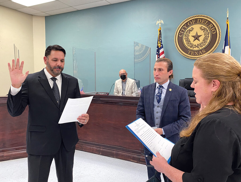 NEWS - City council welcomes new police chief - 830Times