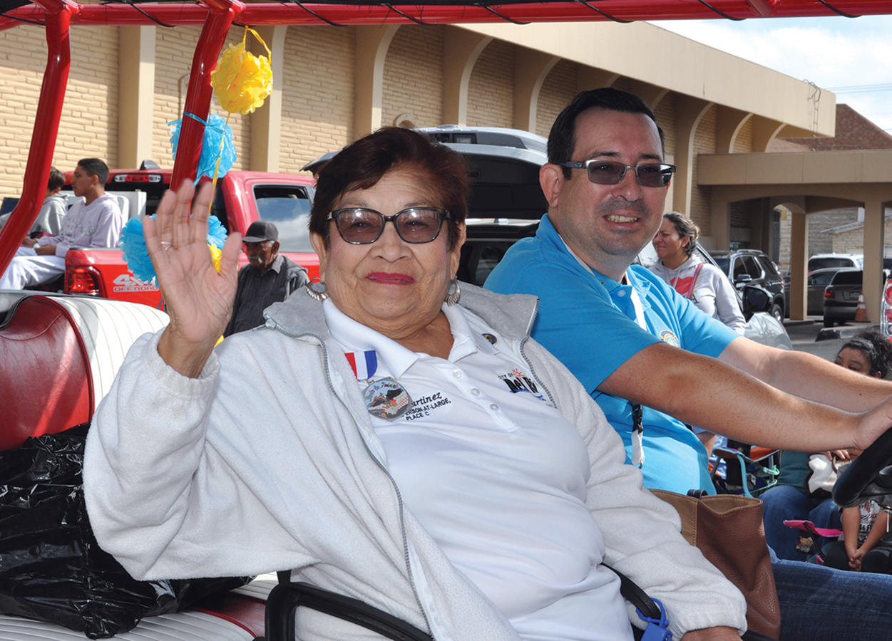 COMMUNITY — Del Rioans, guests enjoy Fiesta de Amistad Flowers Parade ...