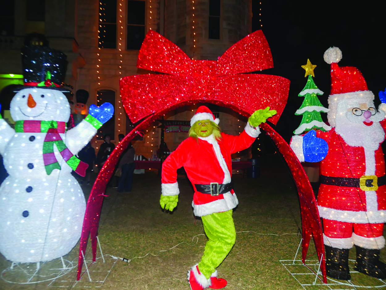 COMMUNITY - Santa, friends bring holiday cheer to Val Verde County ...